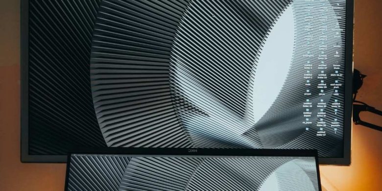 Setting Monitor 2 Layar agar Visual Lebih Luas - Komedia